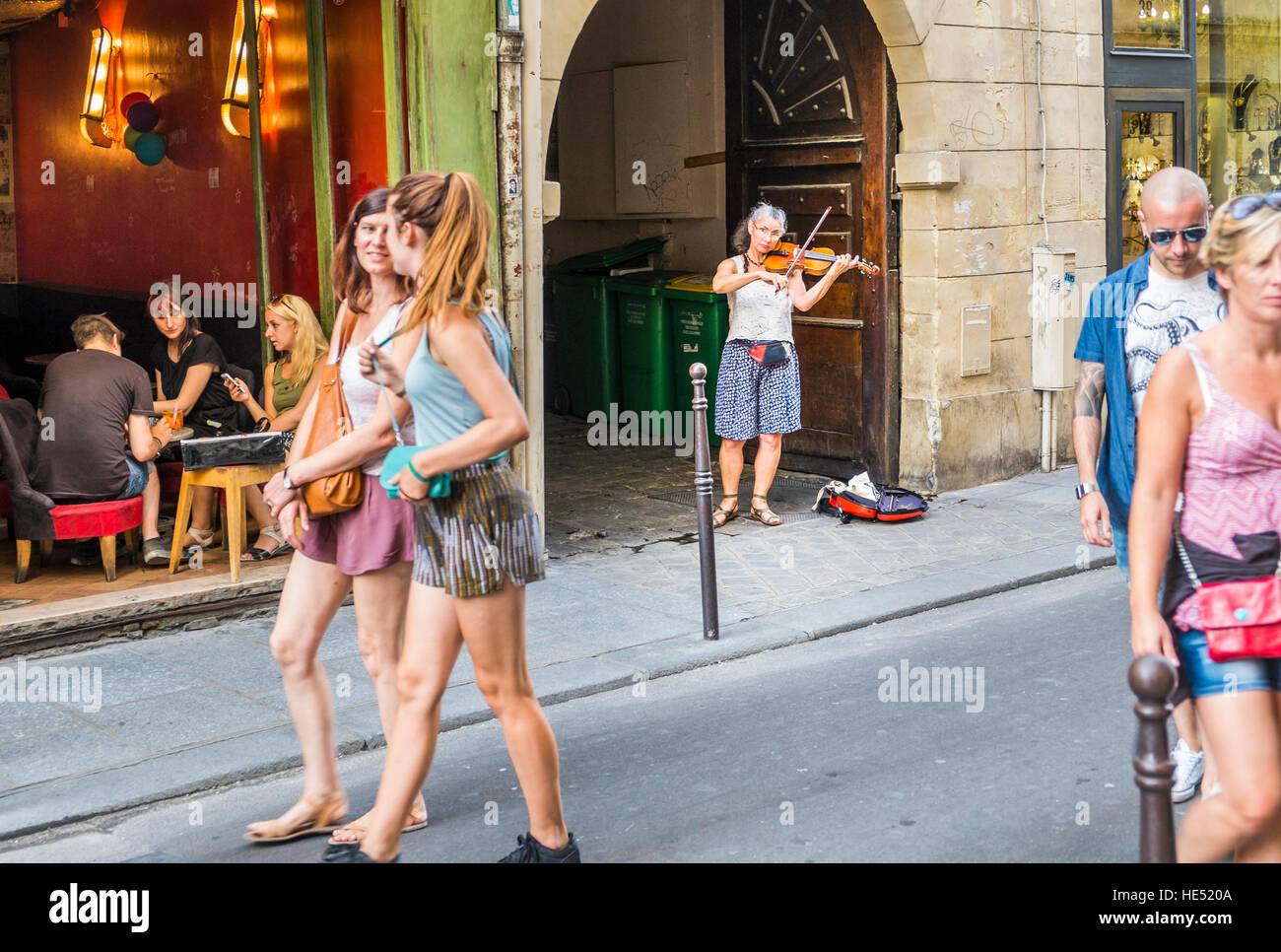 female violin player, street scene Stock Photo - Alamy