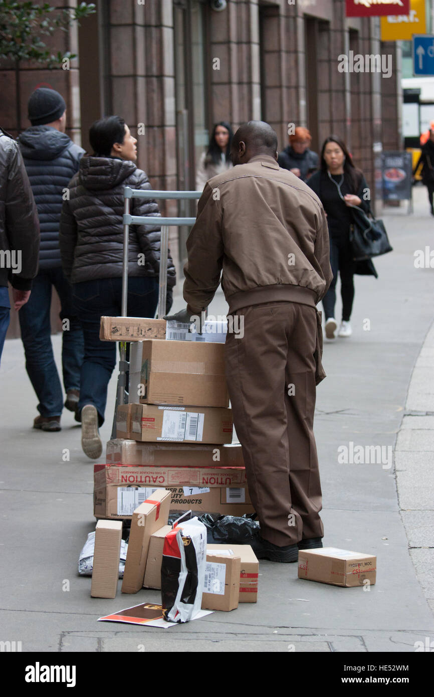 Organising packages hi-res stock photography and images - Alamy