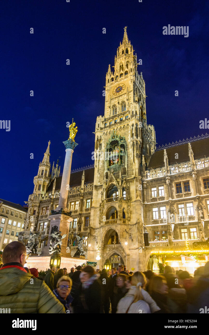 München, Munich: Christmas market "Christkindlmarkt" at square ...