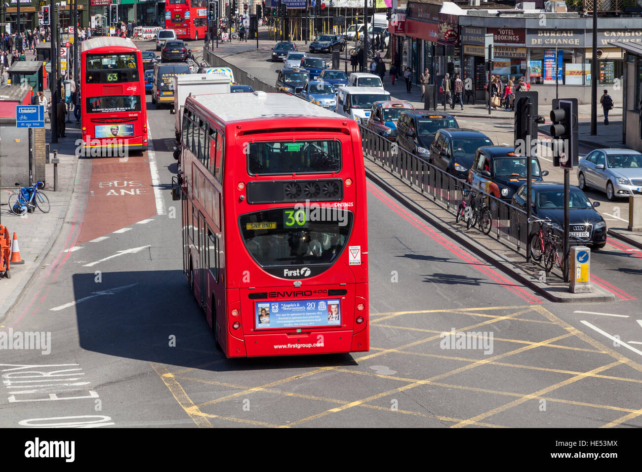 English buses hi-res stock photography and images - Alamy