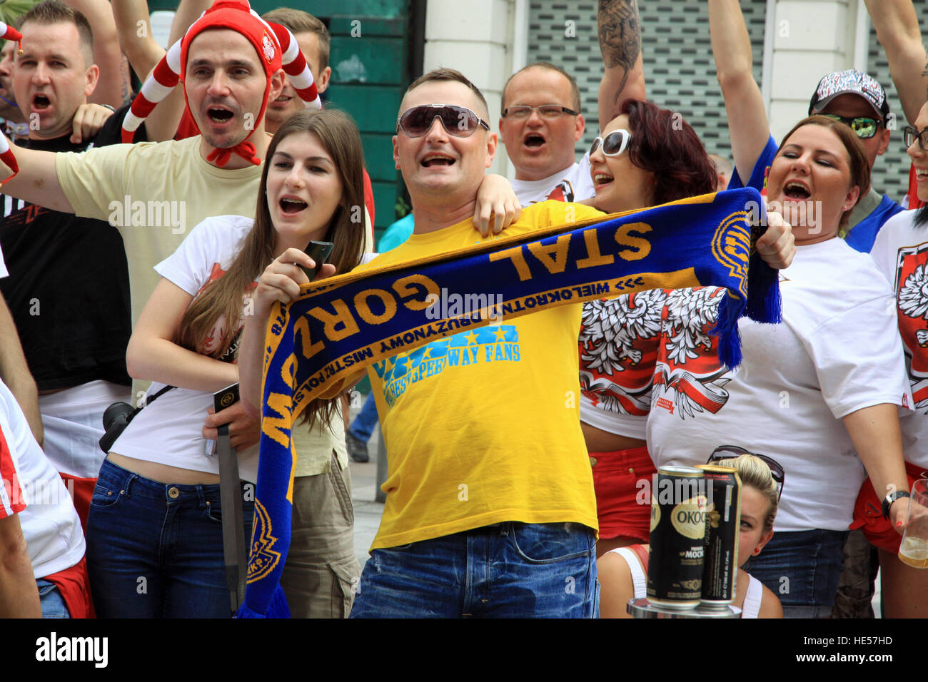 Principality stadium cardiff fans hi-res stock photography and images ...