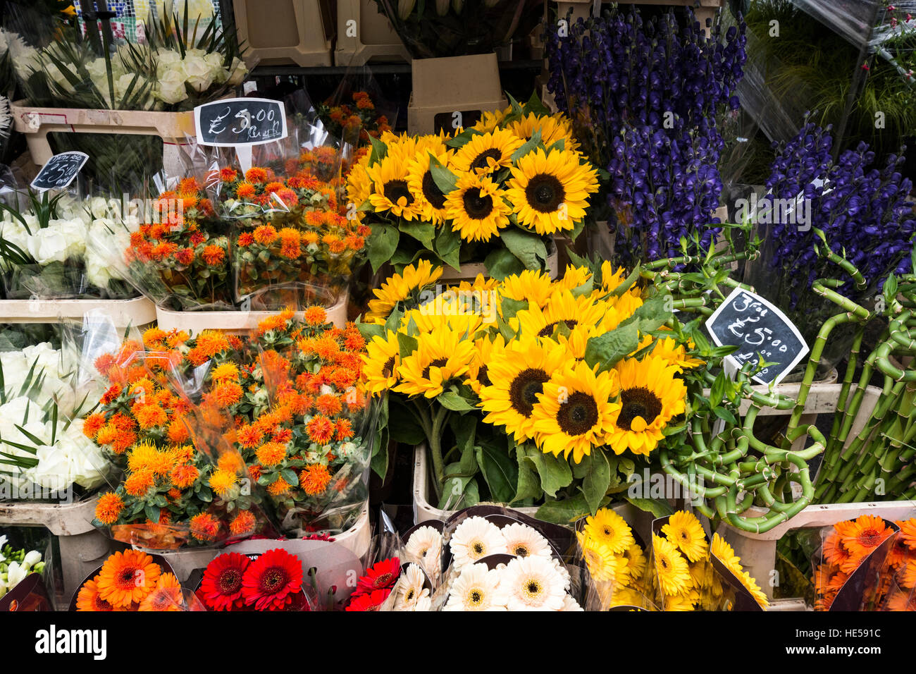 Bright flower bouquets at a flower market stall Stock Photo - Alamy