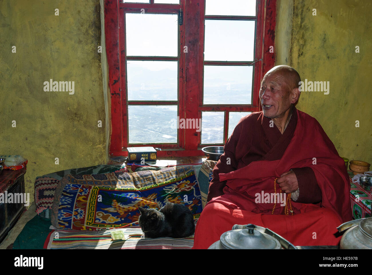 Lhasa: Hermitage Sera Ütse above the Sera monastery; Here living monk ...