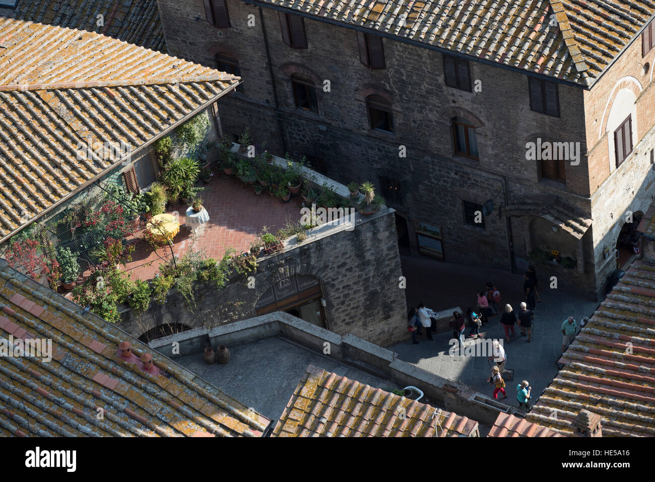The pan tiled rooftops of medieval San Gimignano, Tuscany Italy Stock ...