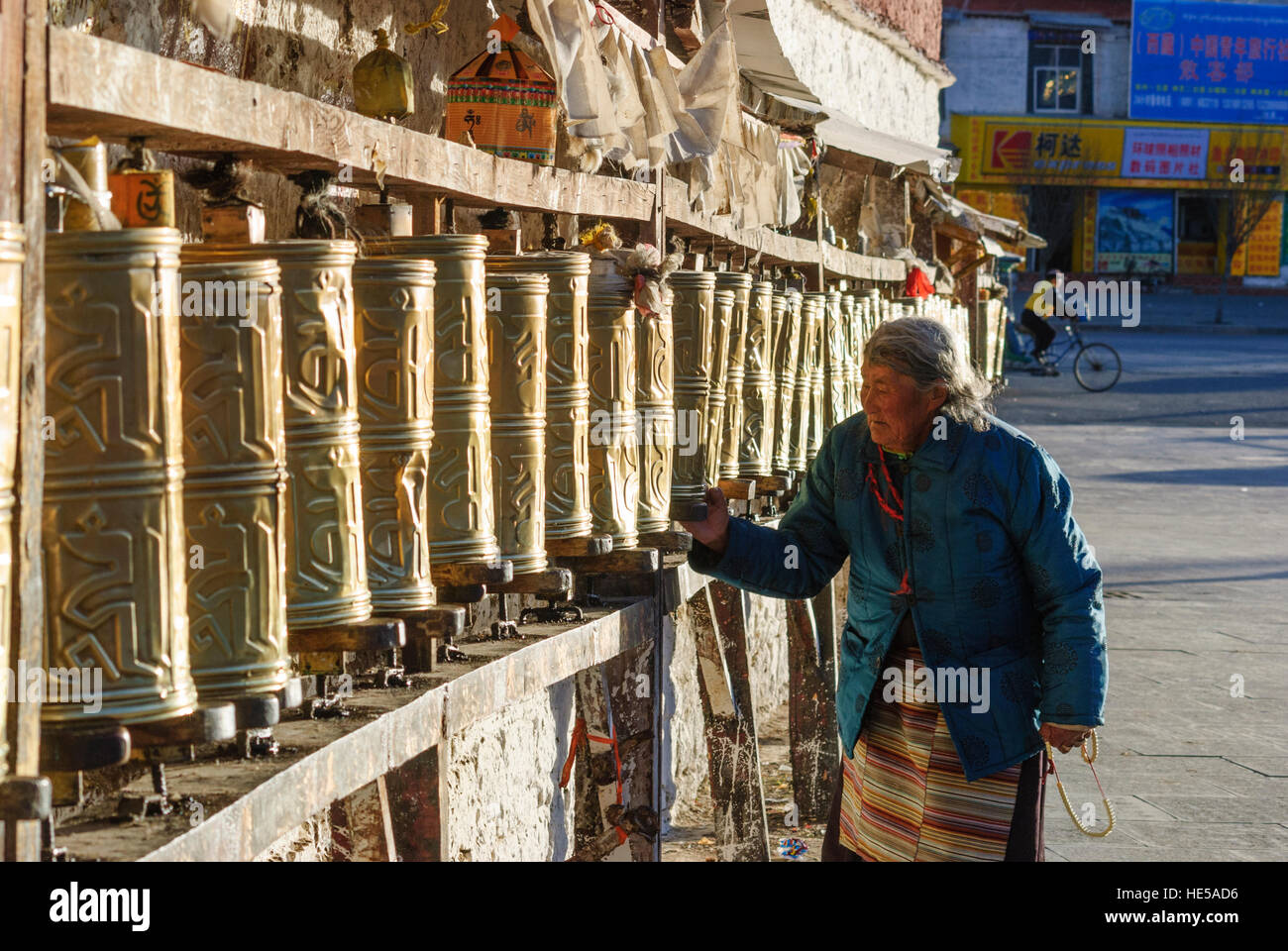 Tibet tibetan prayer hi-res stock photography and images - Alamy