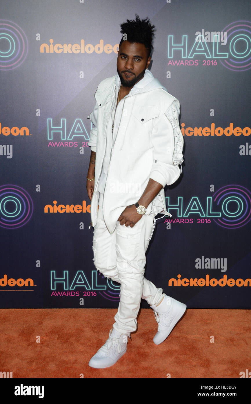 Nickelodeon red carpet hi-res stock photography and images - Alamy