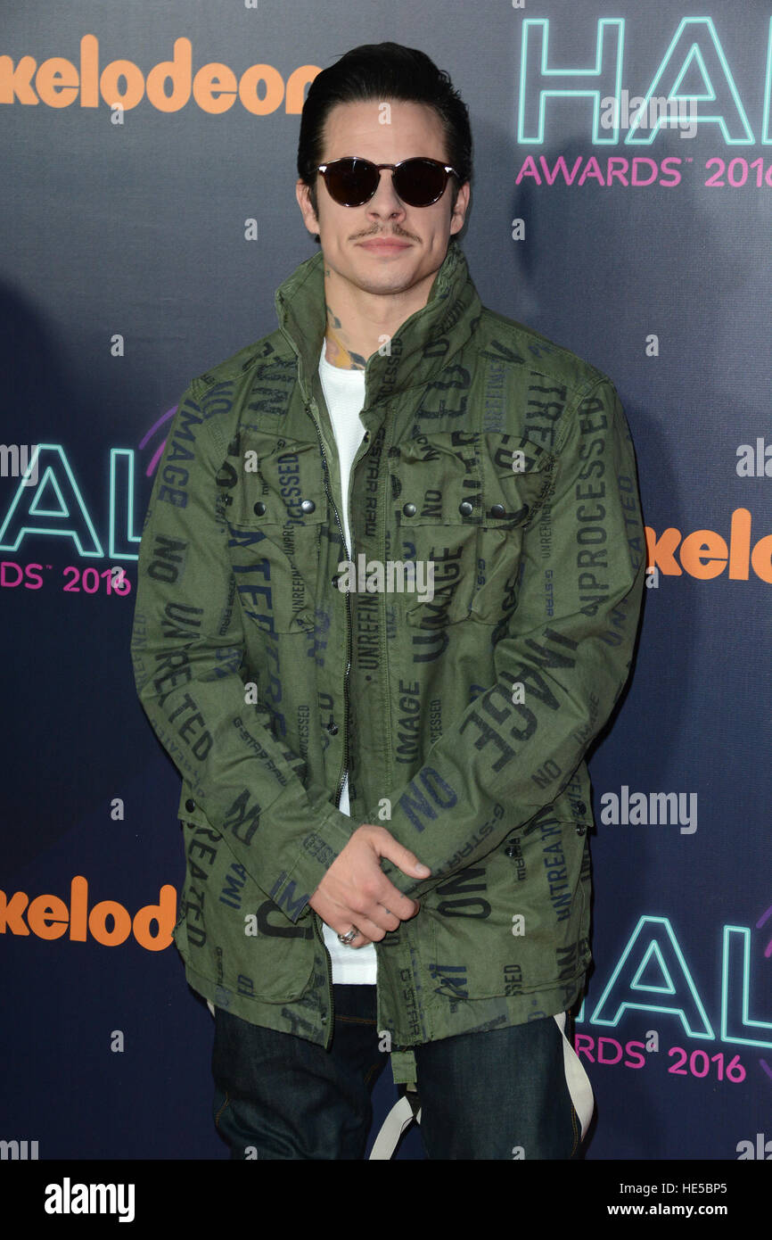 Nickelodeon Halo Awards 2016 at Pier 36 - Red Carpet Arrivals Featuring ...
