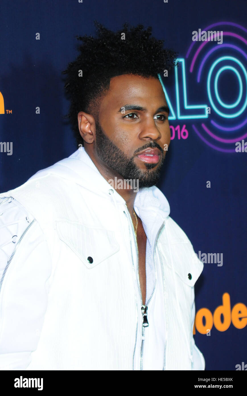 Nickelodeon Halo Awards 2016 at Pier 36 - Arrivals Featuring: Jason ...