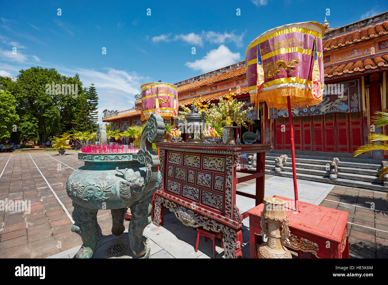 Bronze Urn at The To Mieu Temple. Imperial City (The Citadel), Hue ...