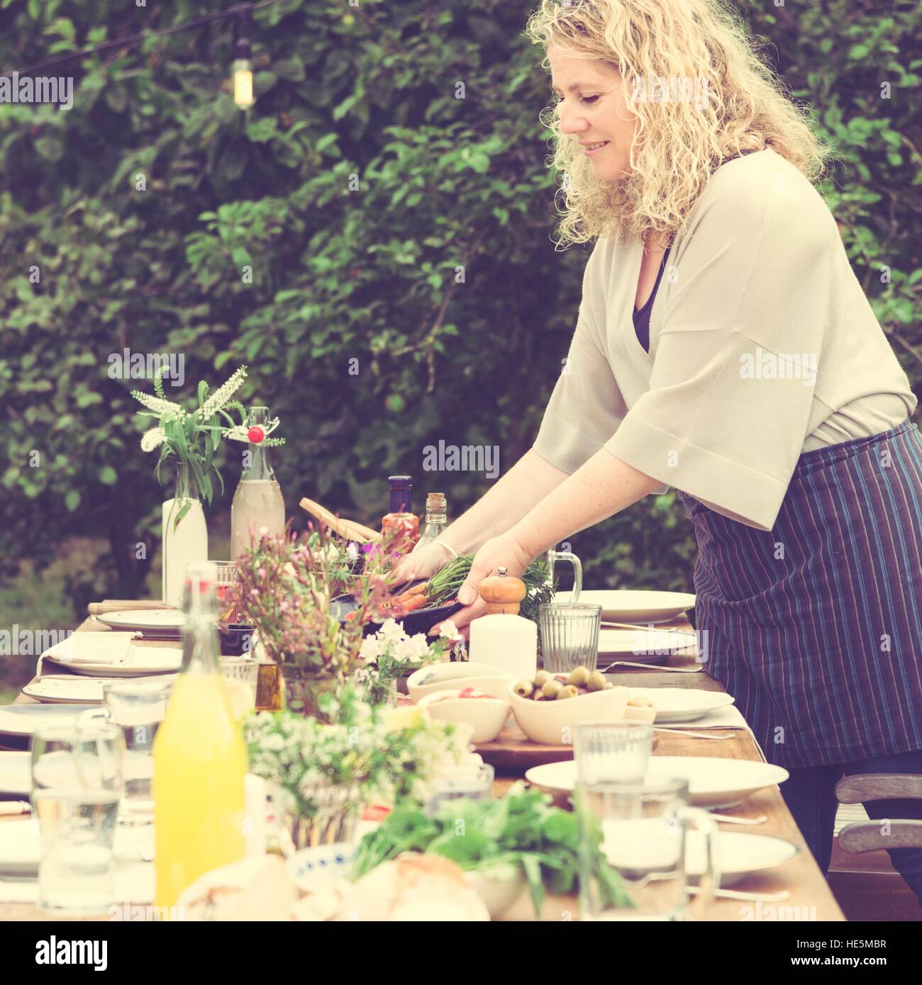 Advance table hi-res stock photography and images - Alamy