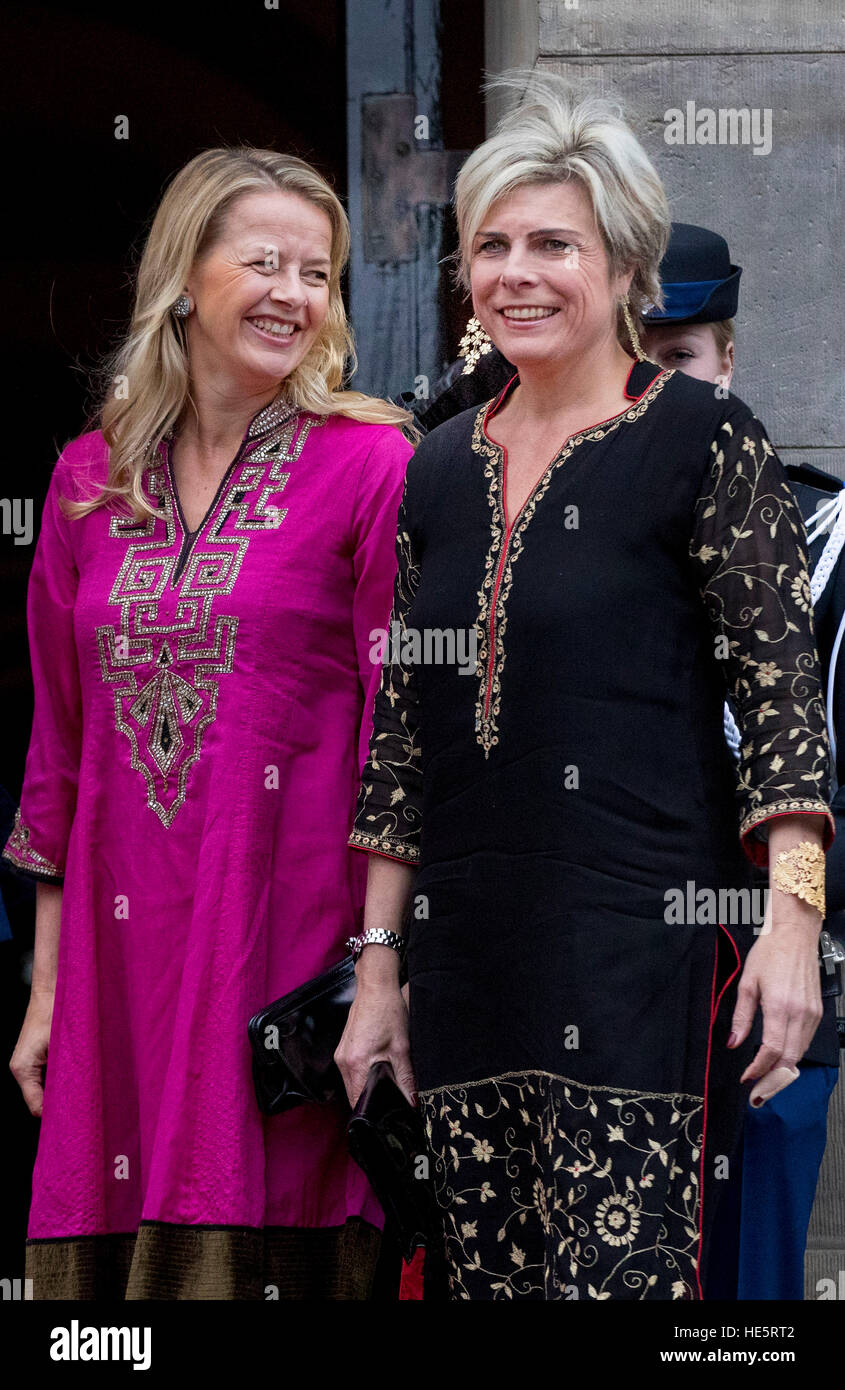 Amsterdam, The Netherlands. 15th Dec, 2016. Princess Mabel (l) and ...
