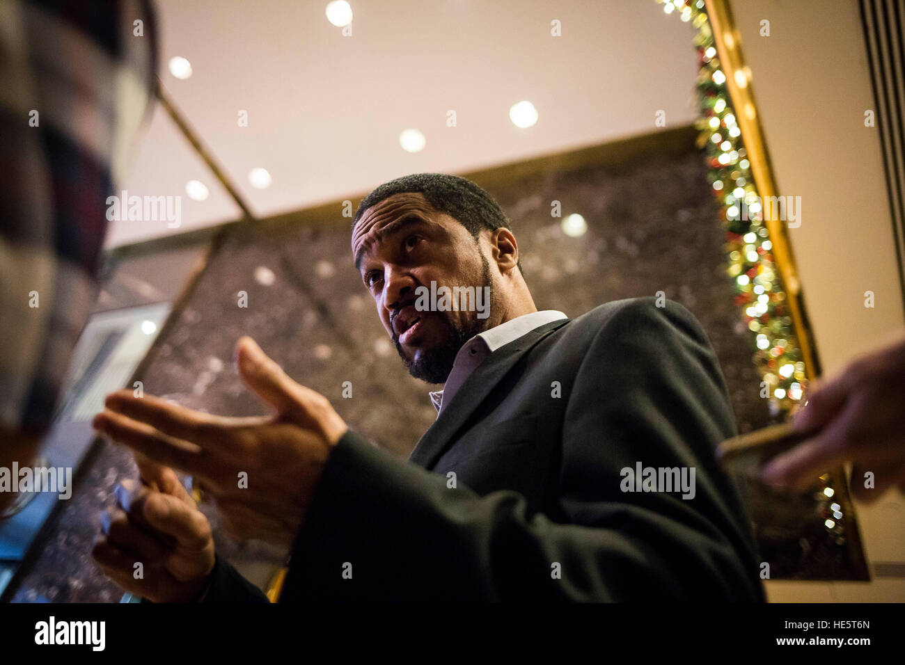 Manhattan, New York, USA. 13th Dec, 2016. Darrell Scott, a Cleveland ...