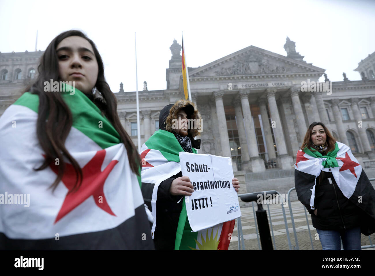 Flags of free syrian army hi-res stock photography and images - Alamy