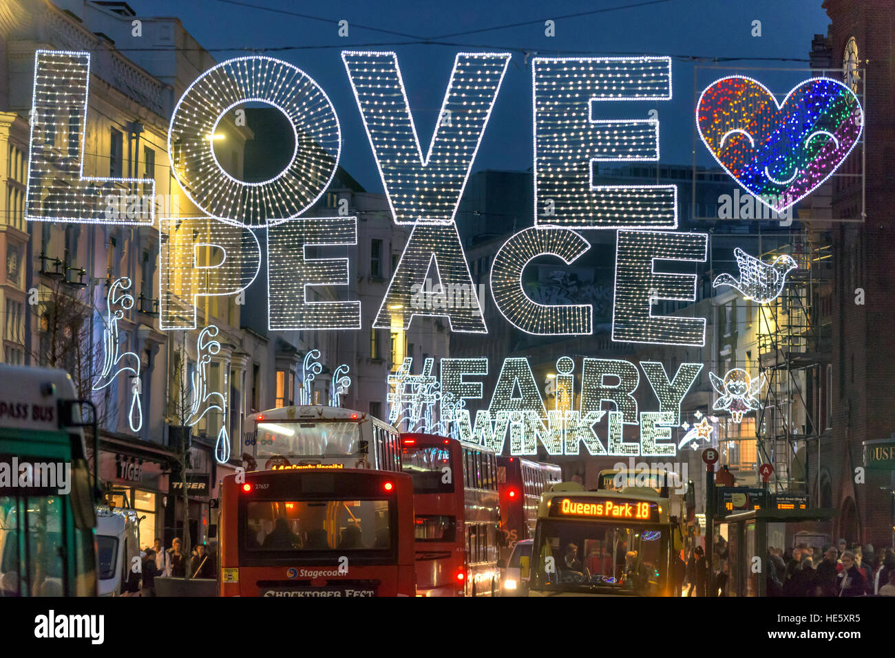 Brighton shoppers christmas hi-res stock photography and images - Alamy