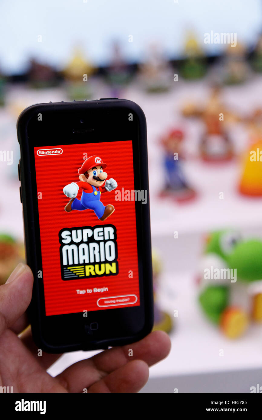 Super mario run hi-res stock photography and images - Alamy