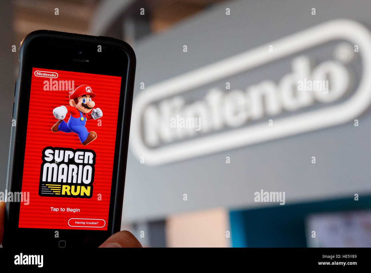 Super mario run hi-res stock photography and images - Alamy