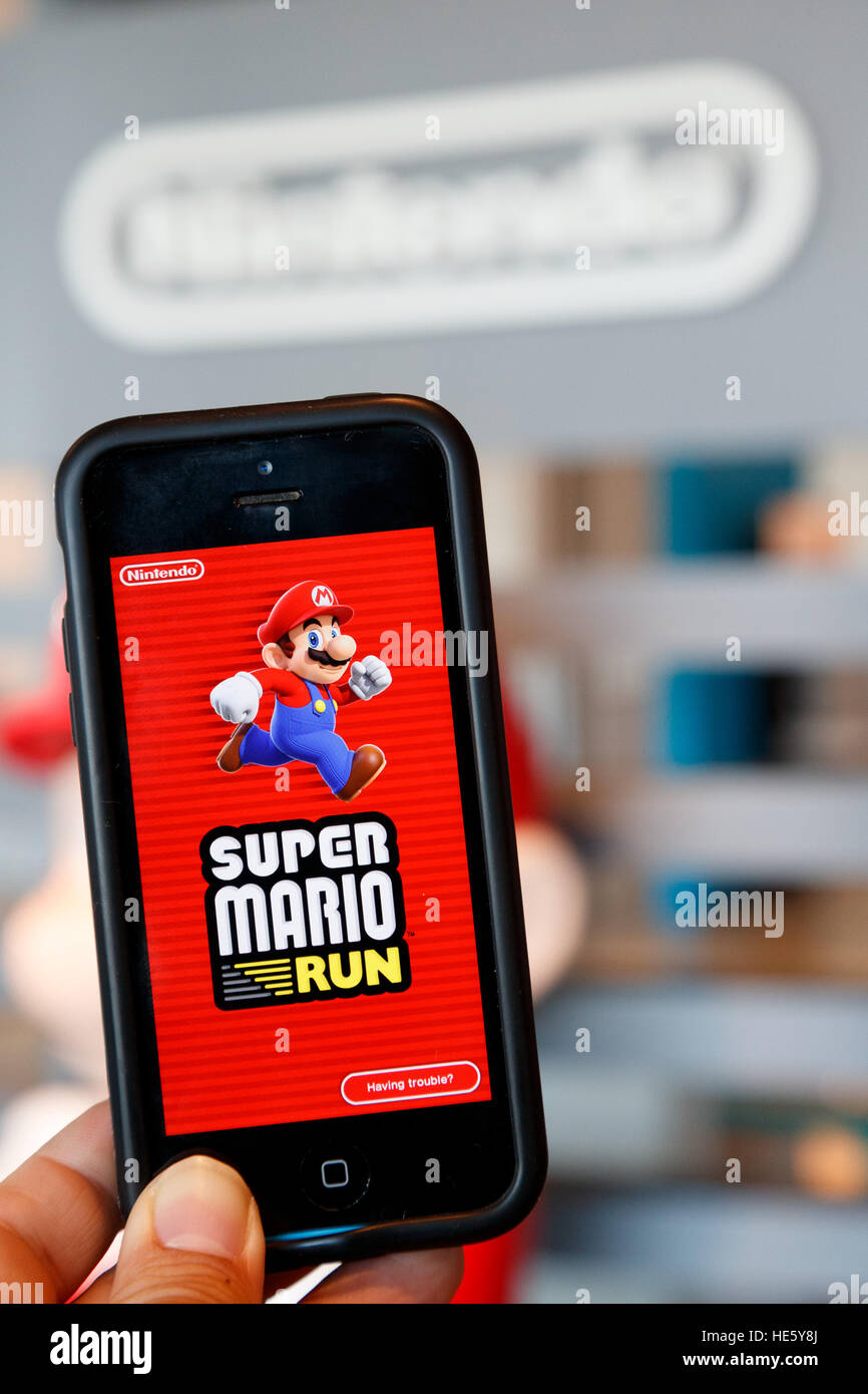 Super mario run hi-res stock photography and images - Alamy