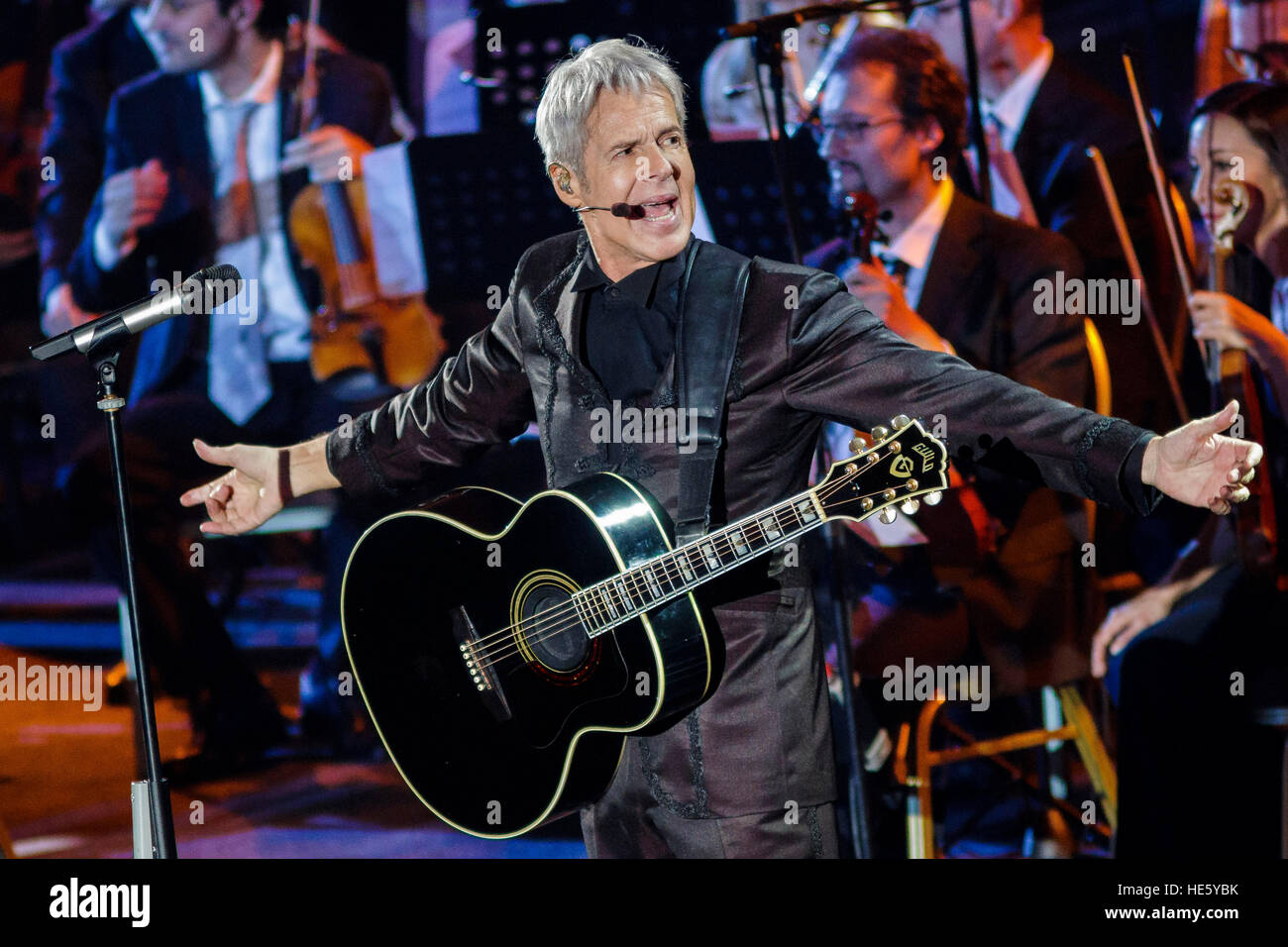 Claudio baglioni live concert hi-res stock photography and images - Alamy