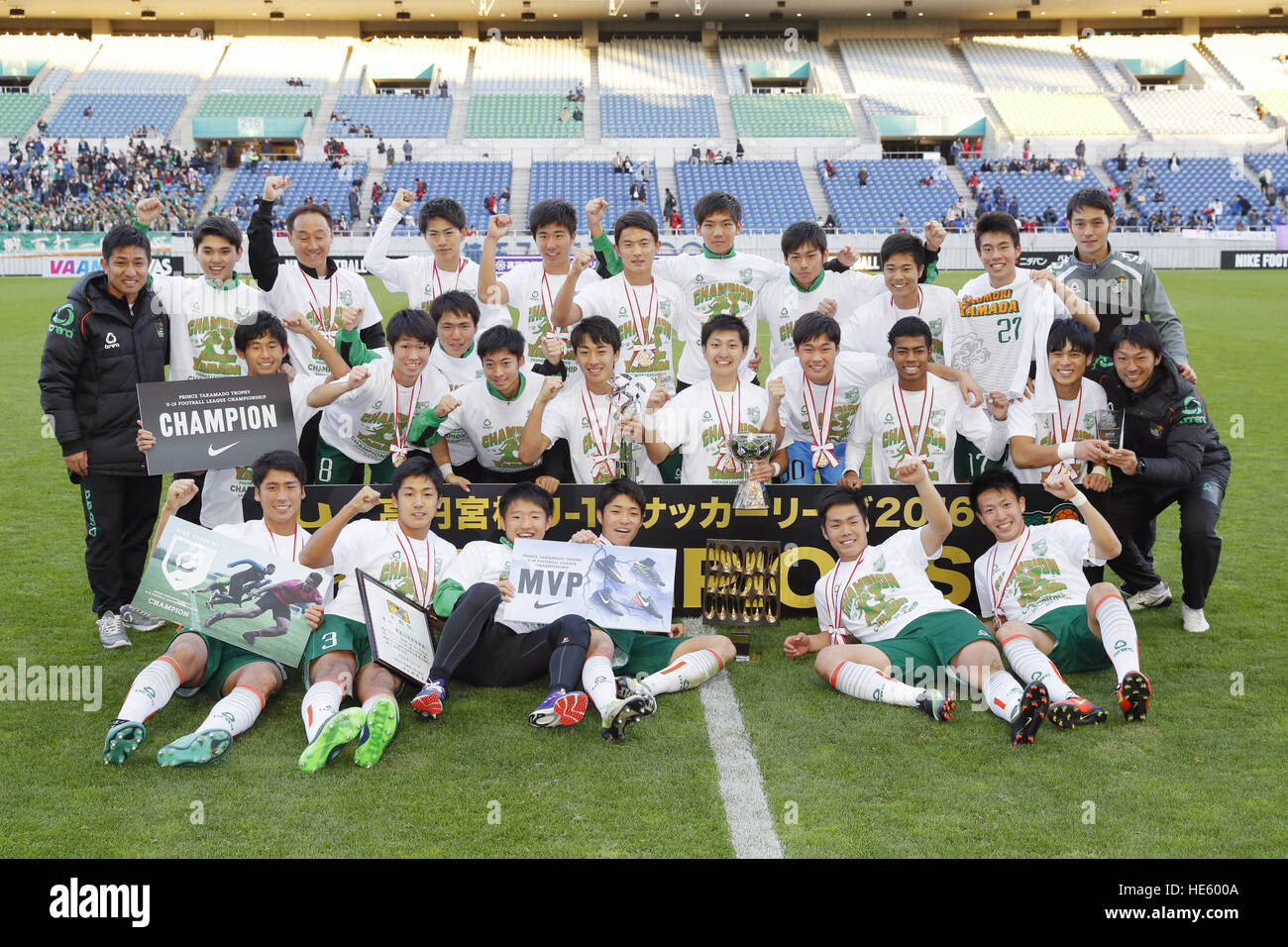 Saitama, Japan. 17th Dec, 2016. Aomori Yamada team group, team group ...