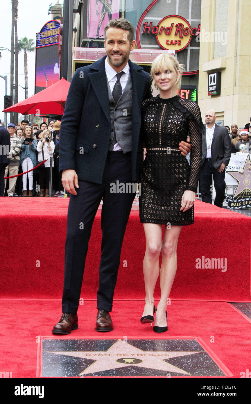 Hollywood, California. 15th Dec, 2016. Ryan Reynolds and Anna Faris ...