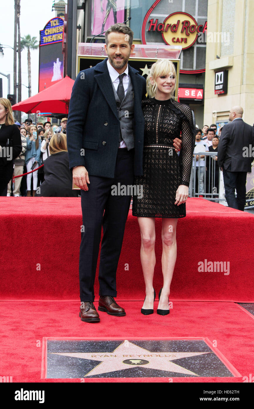 Hollywood, California. 15th Dec, 2016. Ryan Reynolds and Anna Faris ...