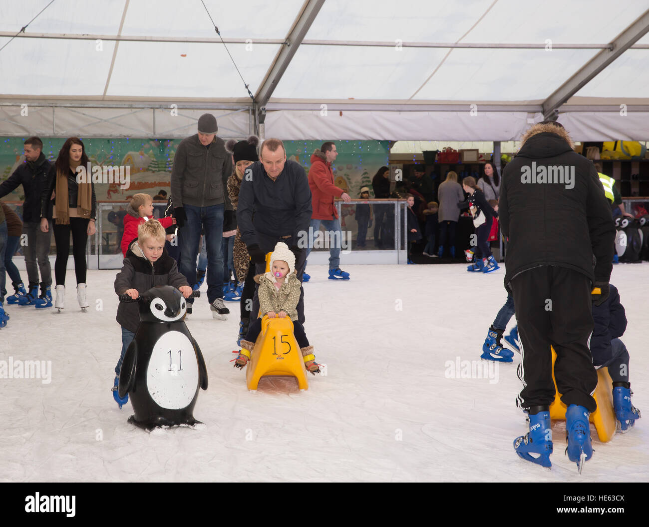 Sidcup, UK. 18th Dec, 2016. Families ice skate and enjoy the Festive ...