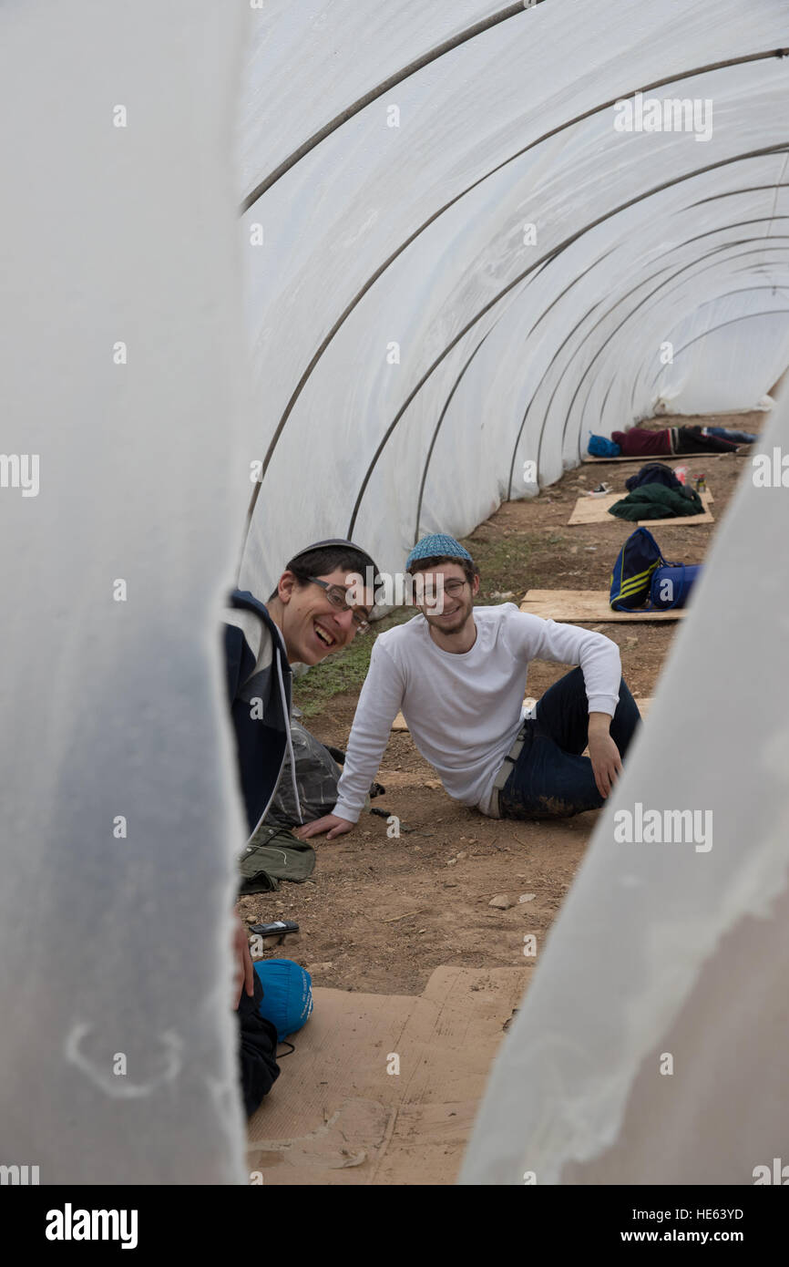 Amona. 18th Dec, 2016. People who support the settlers of Amona stay in ...