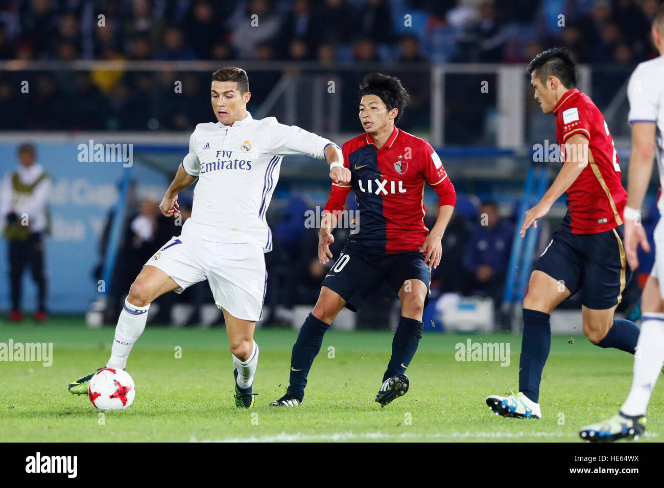 Kanagawa, Japan. 18th Dec, 2016. (L-R) Cristiano Ronaldo (Real), Gaku ...