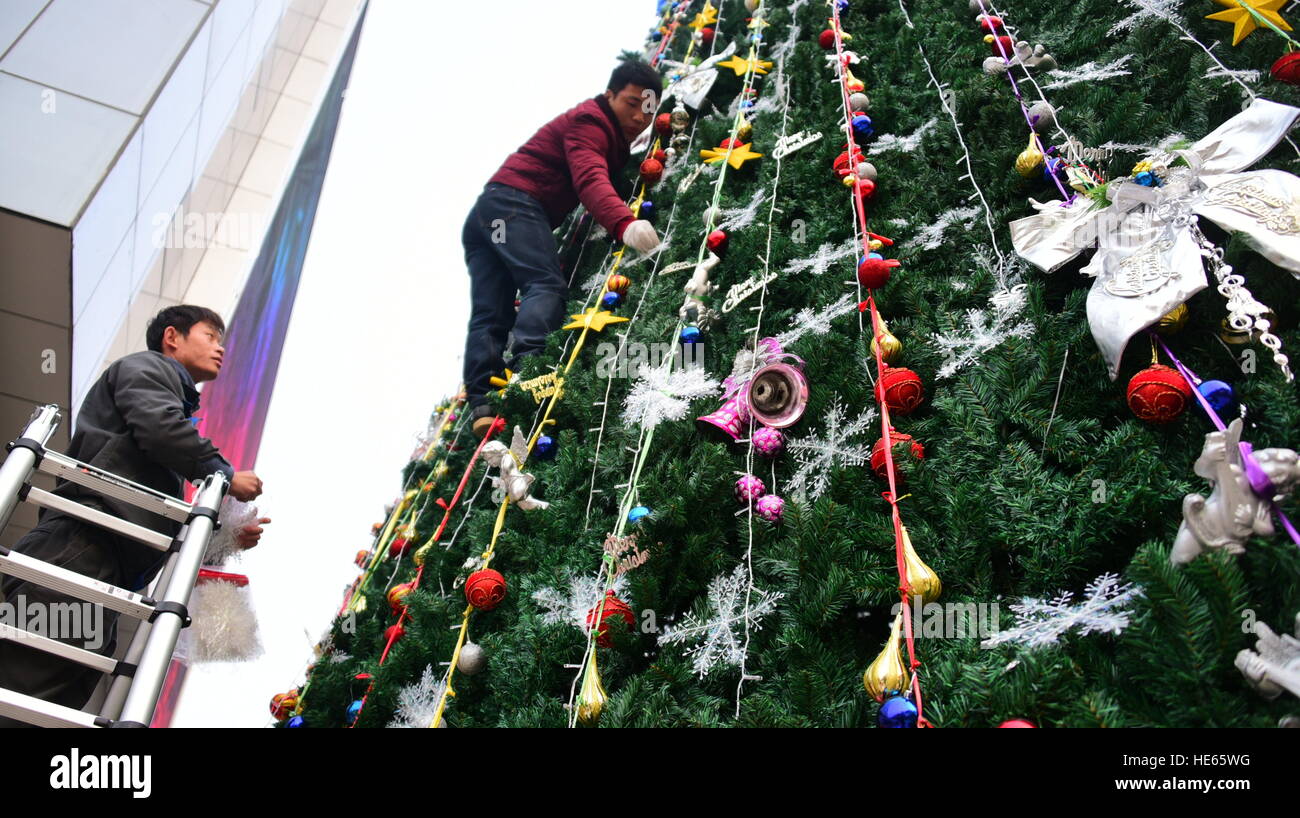 Zhengzhou, China. 18th Dec, 2016. .The 20-meter-tall Christmas tree ...