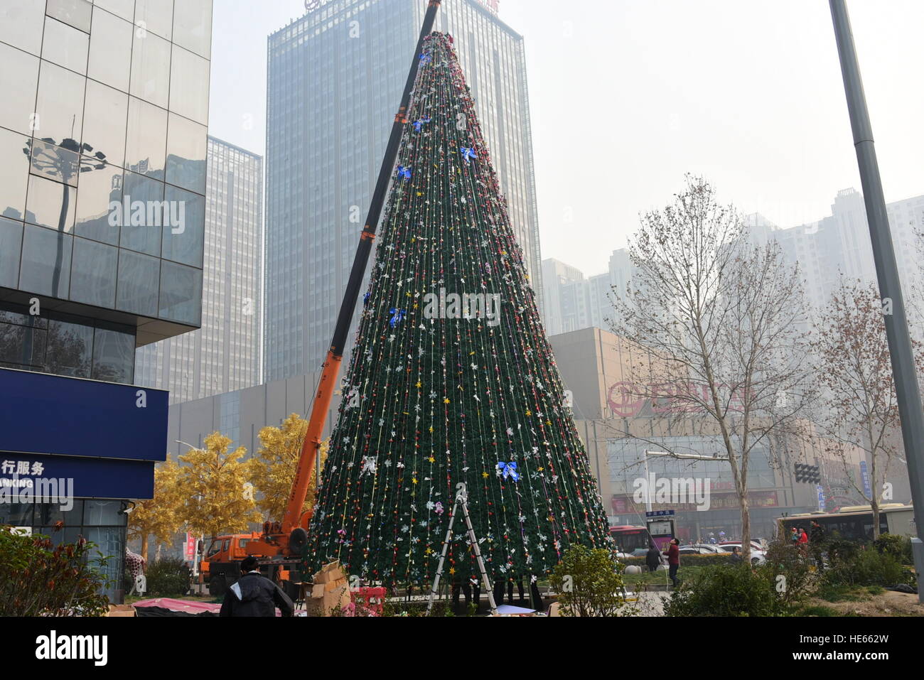 Zhengzhou, China. 18th Dec, 2016. .The 20-meter-tall Christmas tree ...