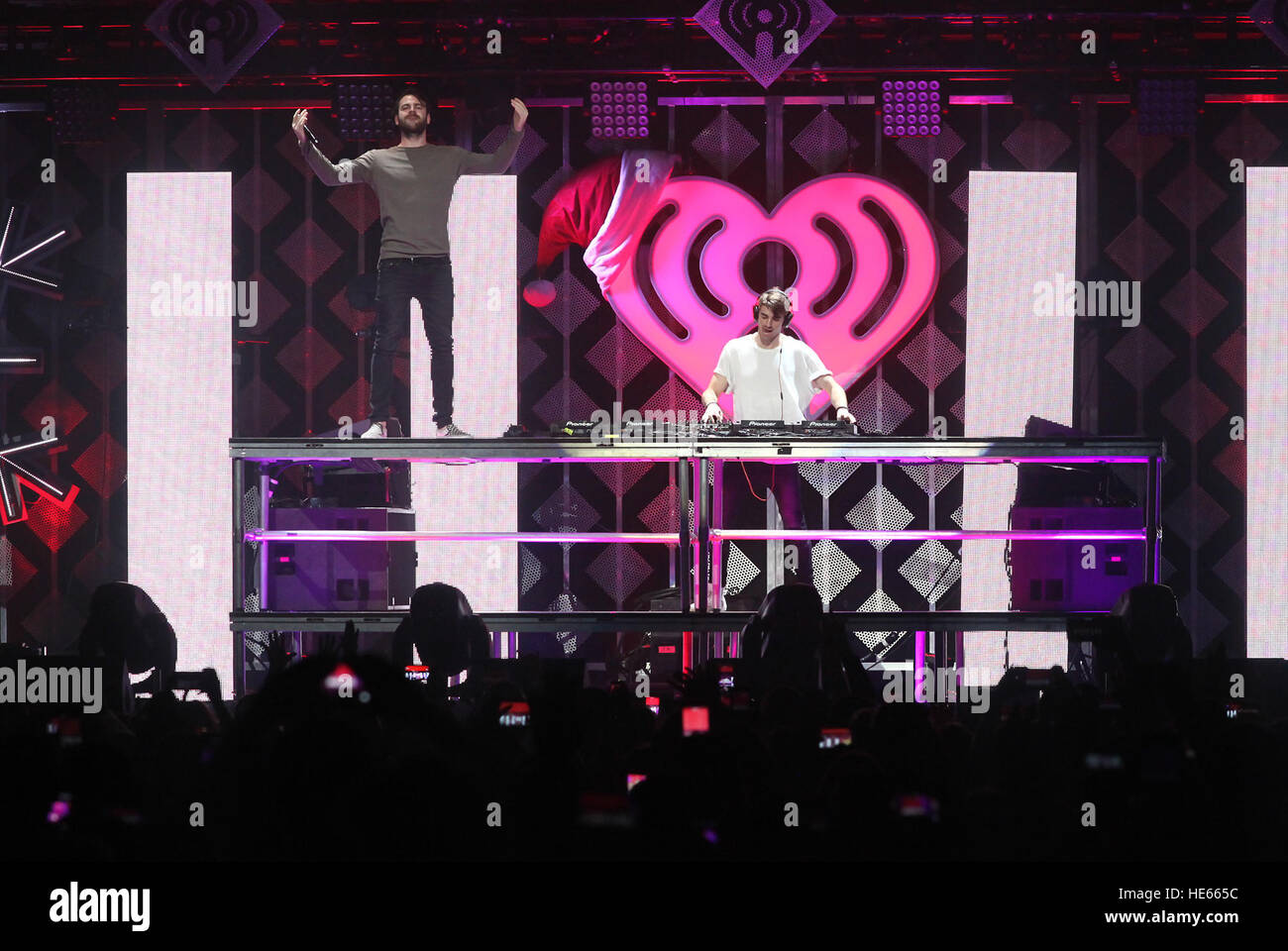 216 the chainsmokers hi-res stock photography and images - Alamy