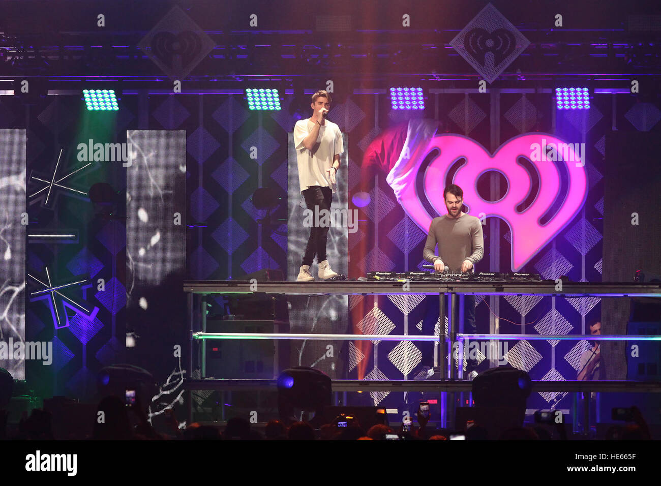 216 the chainsmokers hi-res stock photography and images - Alamy