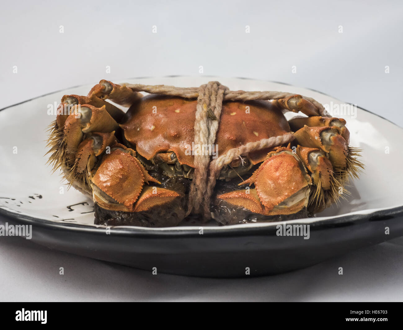 China. 19th Dec, 2016. Wine preserved crab is a kind of traditional ...