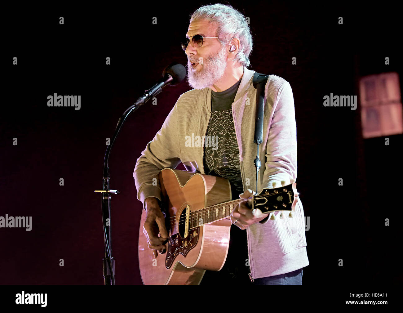 Yusuf Islam/Cat Stevens Performing at Manchester O2 Apollo Featuring ...