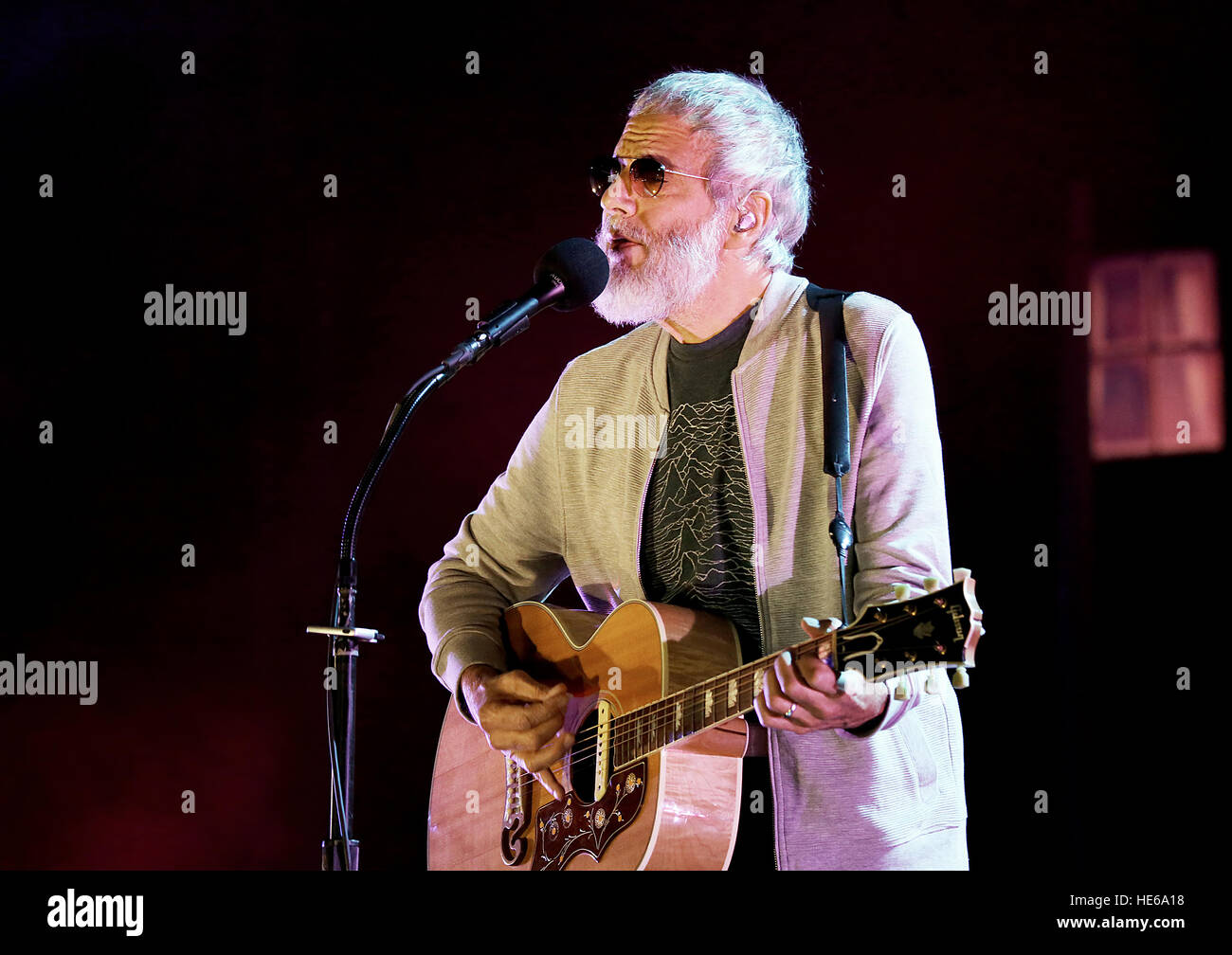 Yusuf Islam/Cat Stevens Performing at Manchester O2 Apollo Featuring ...