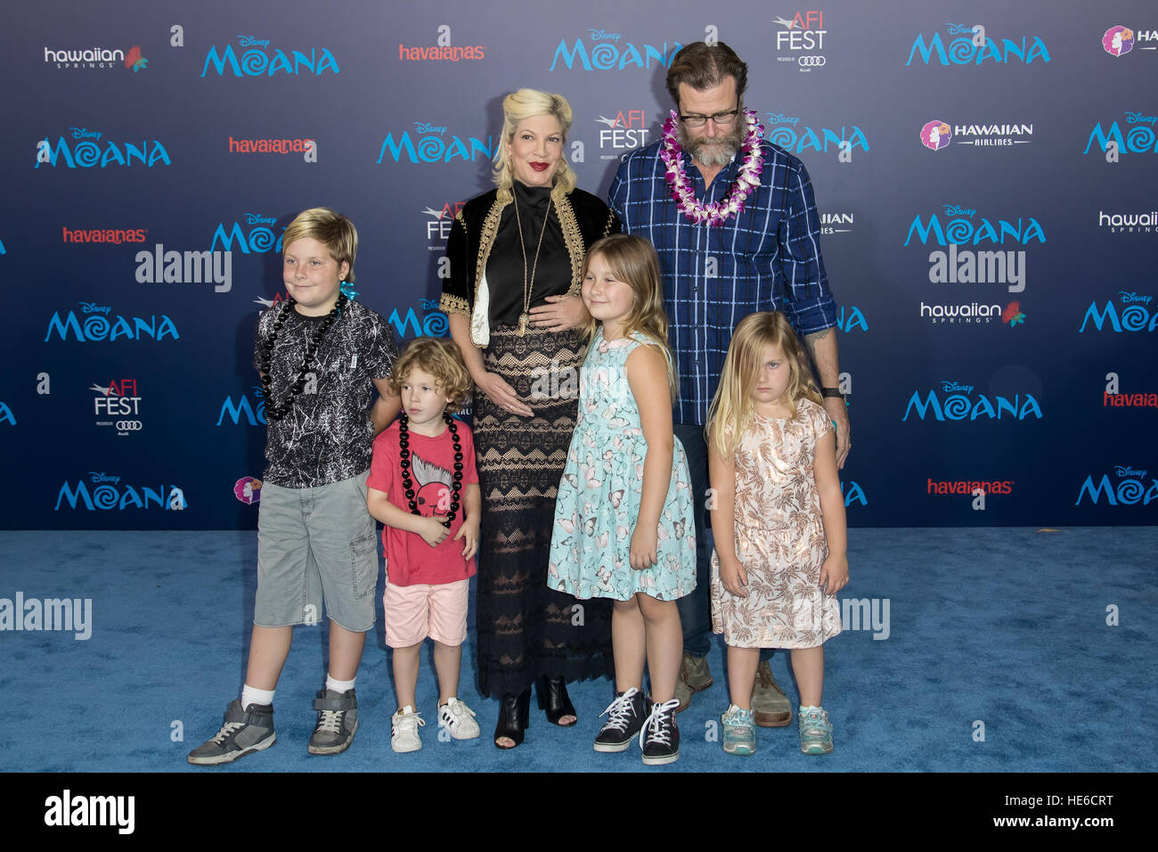 Tori spelling and dean mcdermott 2016 hi-res stock photography and ...