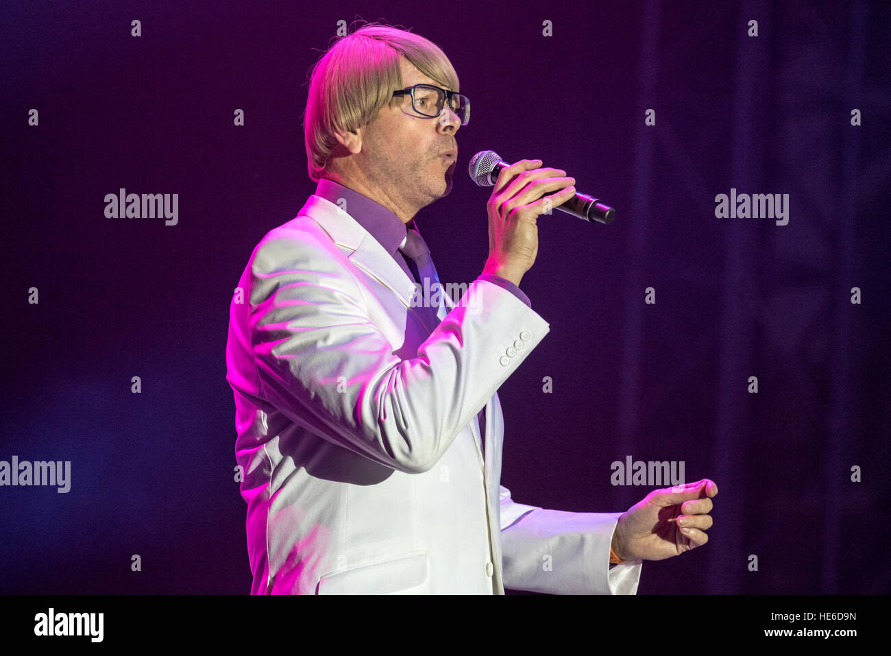 Mike Flowers live at the Shiiine On Weekender 2016 Featuring: Mike ...