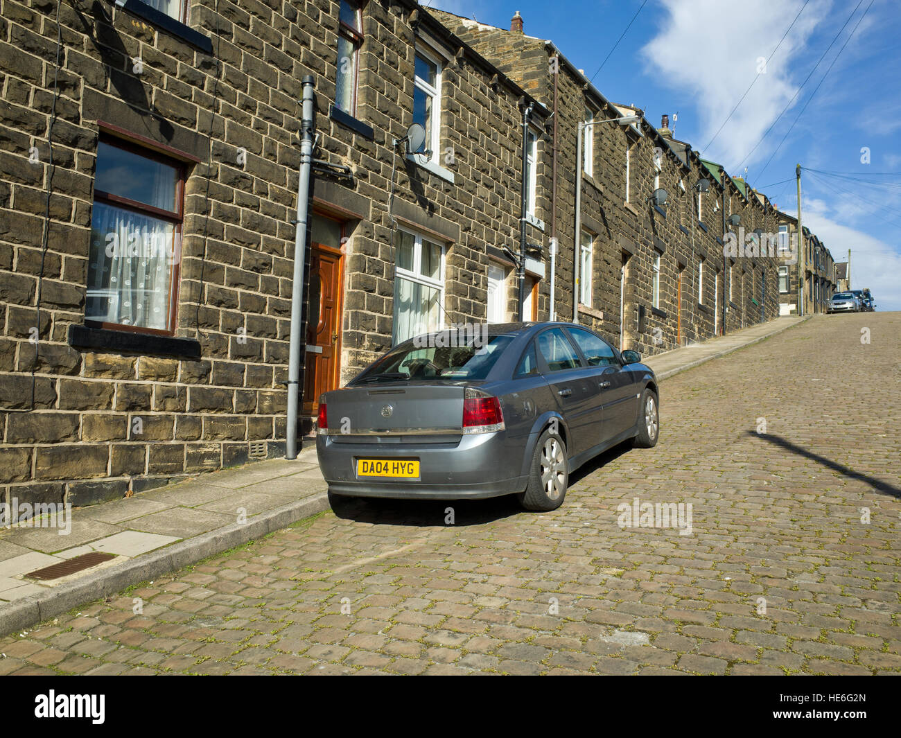 House car parking front garden hi-res stock photography and images - Alamy