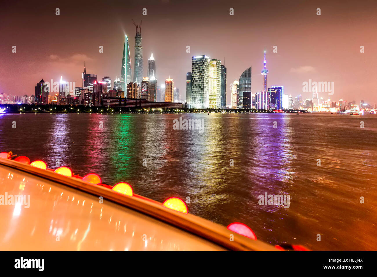 Shanghai huangpu river cruise night hi-res stock photography and images ...