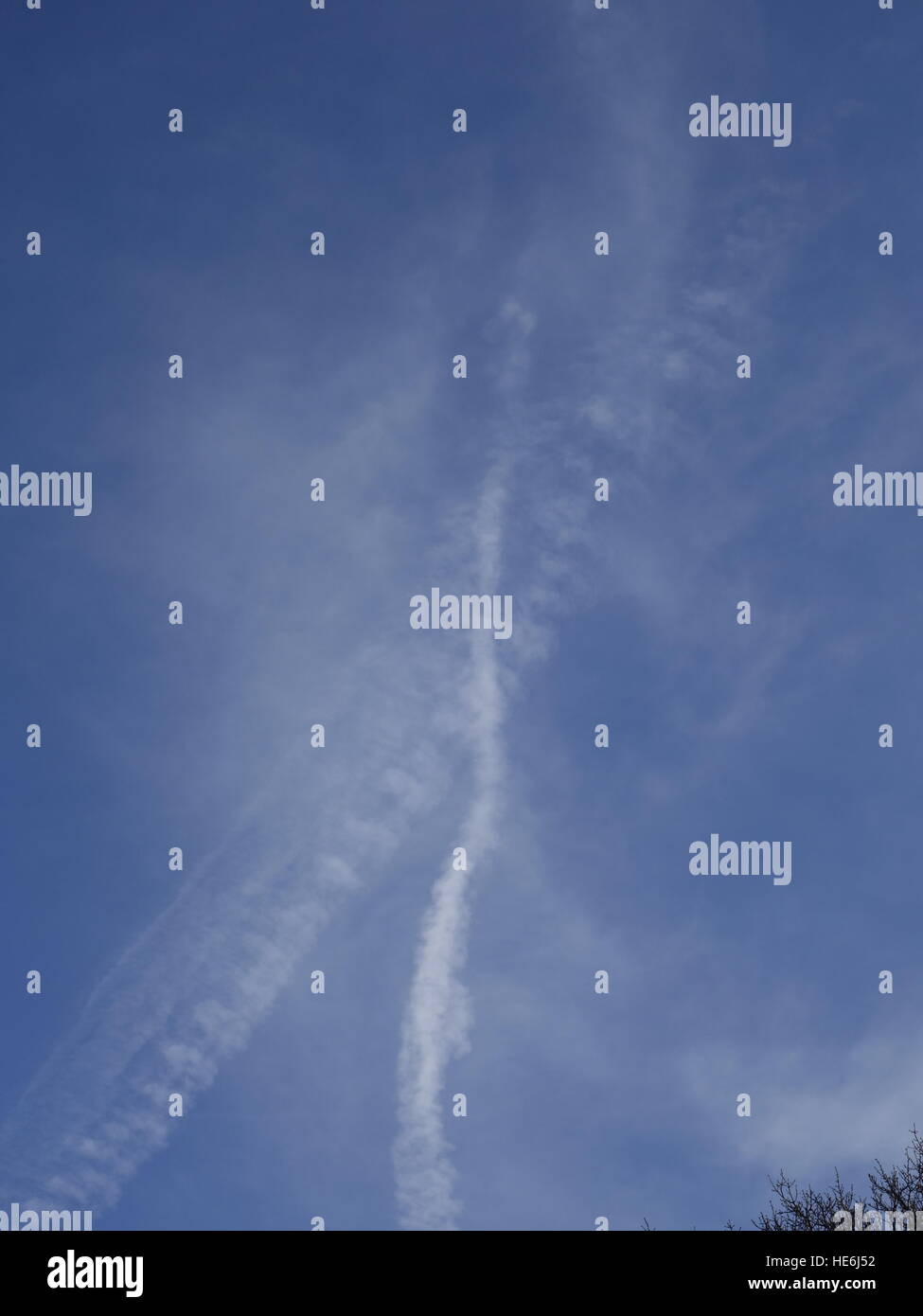 Flight path trail hi-res stock photography and images - Alamy