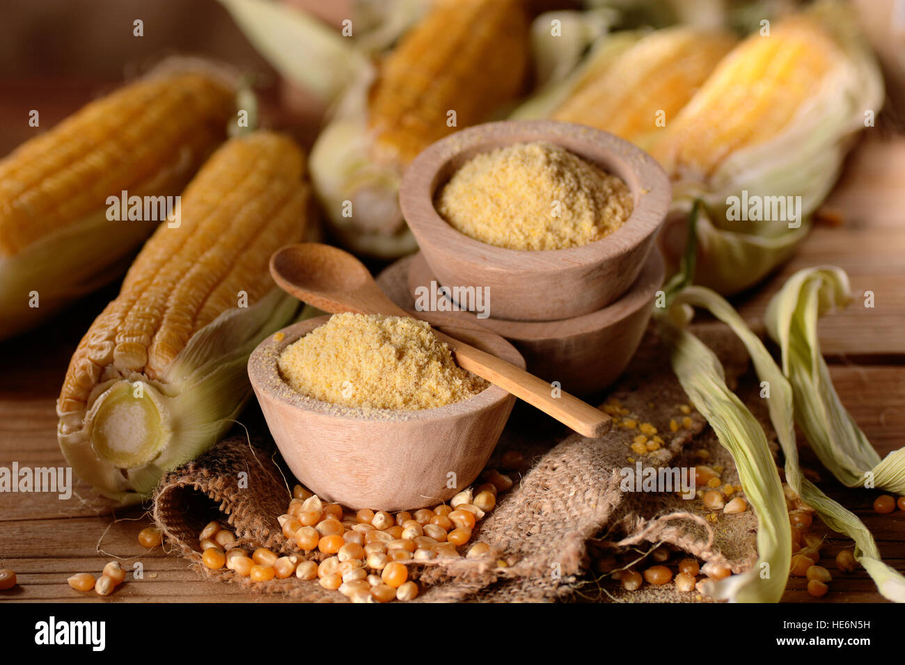 corn flour in wooden bowl with the cobs around Stock Photo - Alamy