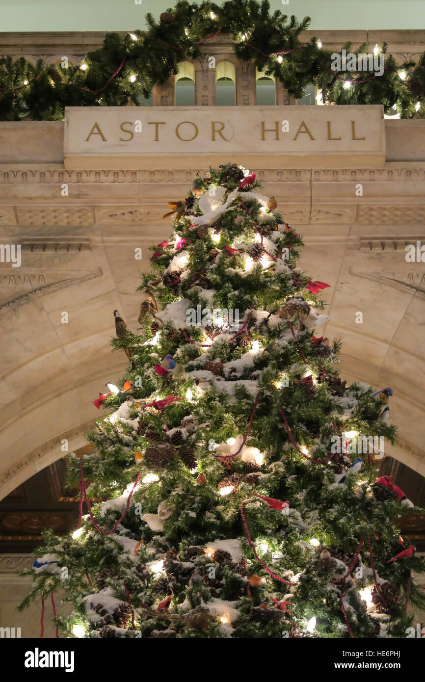 New york city library christmas hi-res stock photography and images - Alamy