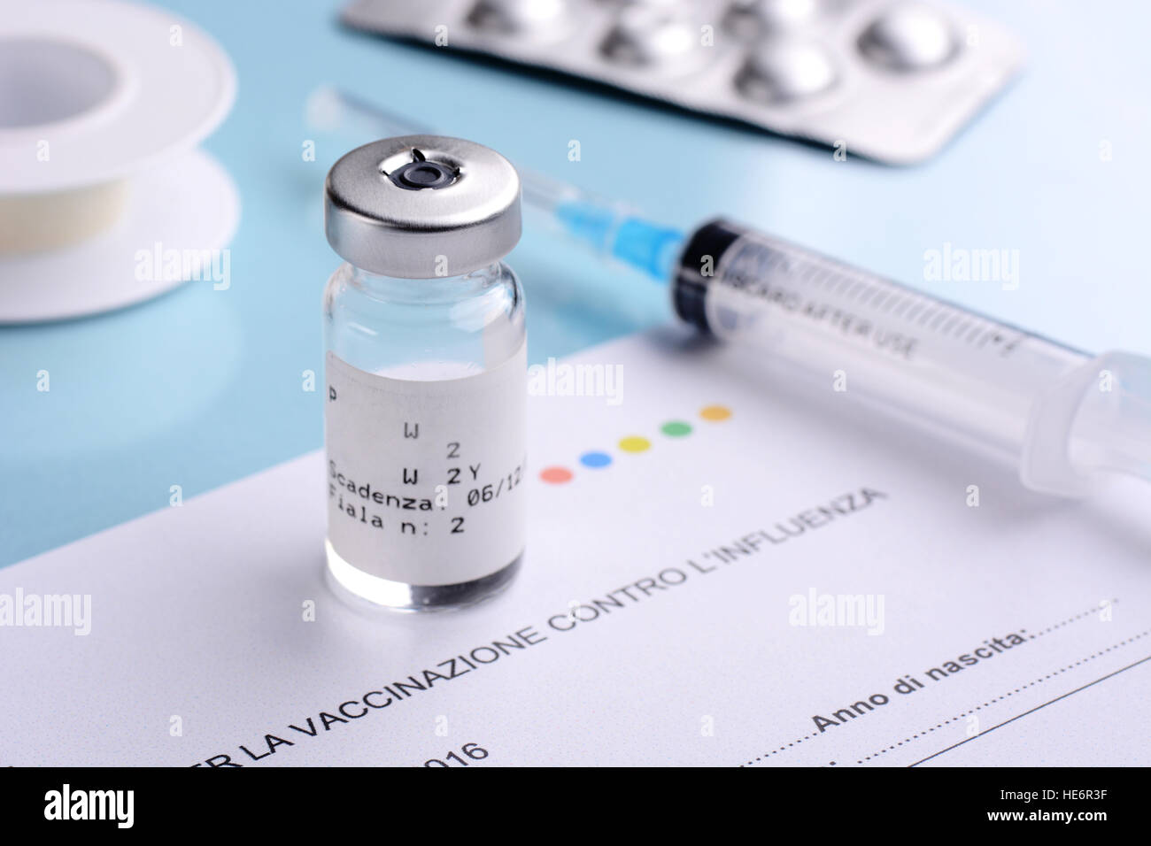 flu vaccine vial and syringe on the table Stock Photo - Alamy
