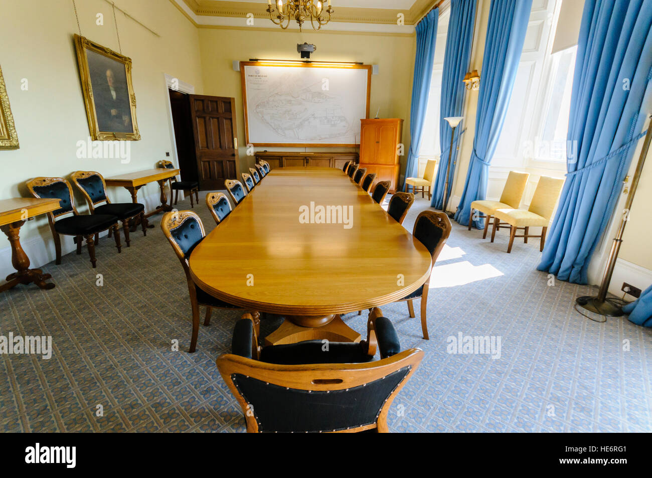 Board of directors meeting table hi-res stock photography and images ...