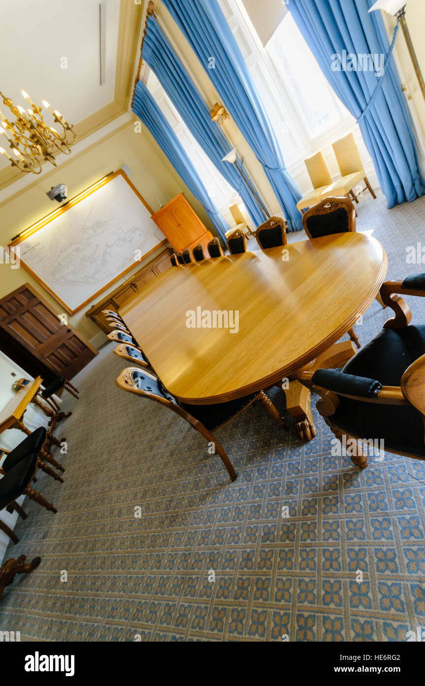 Board of directors meeting table hi-res stock photography and images ...