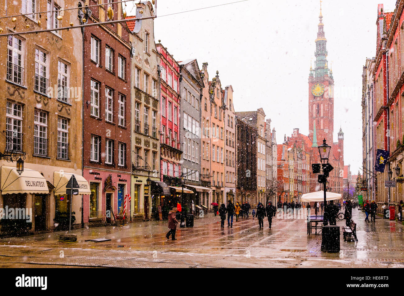 People walking in snow along Dluga, Dlugi Targ, Gdansk Stock Photo - Alamy