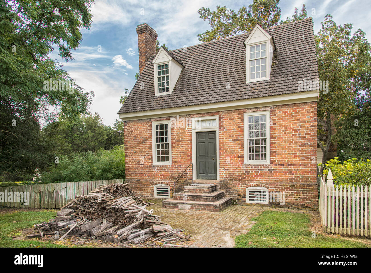 Colonial home 18th century hi-res stock photography and images - Alamy
