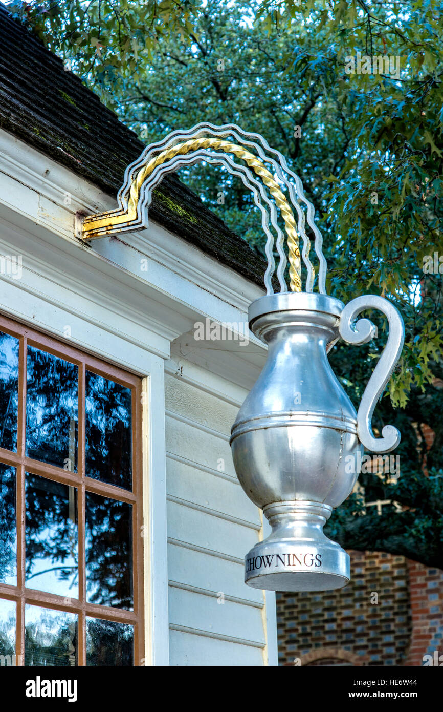 Colonial Williamsburg Chowning's Tavern sign Stock Photo - Alamy