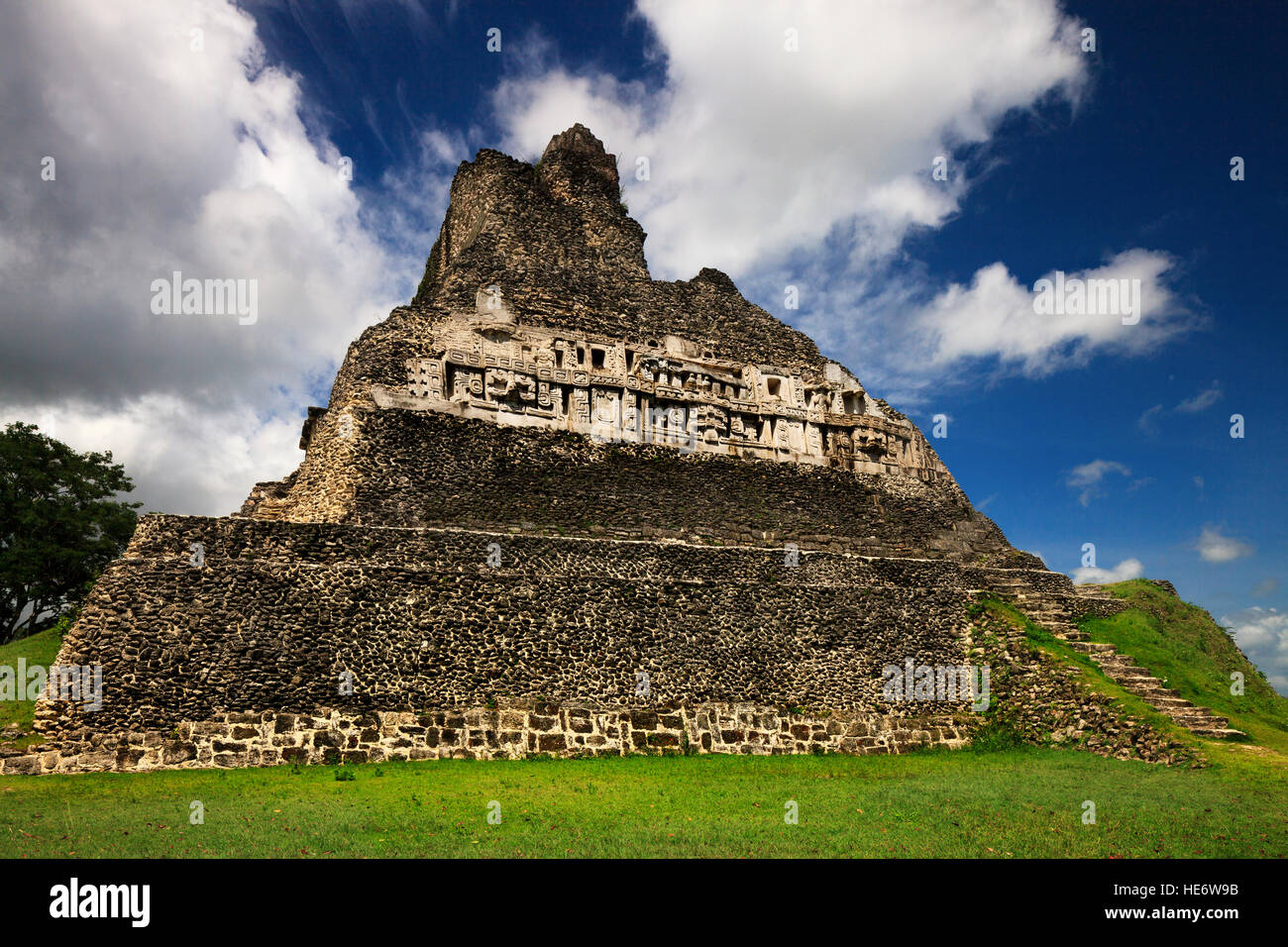 Xunantunich Pyramid Belize Stock Photo - Alamy