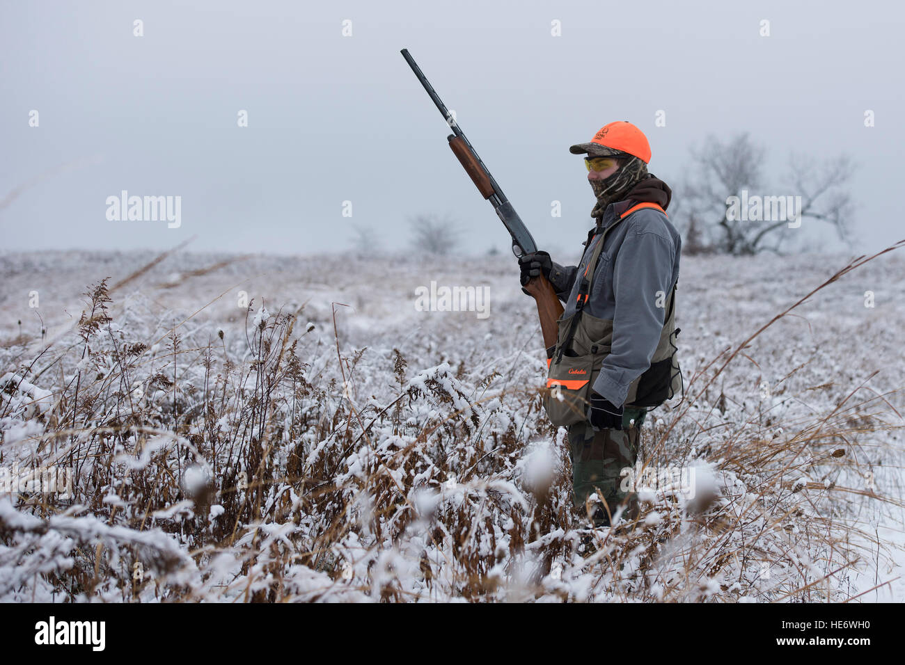 Hunter in the snow hi-res stock photography and images - Alamy